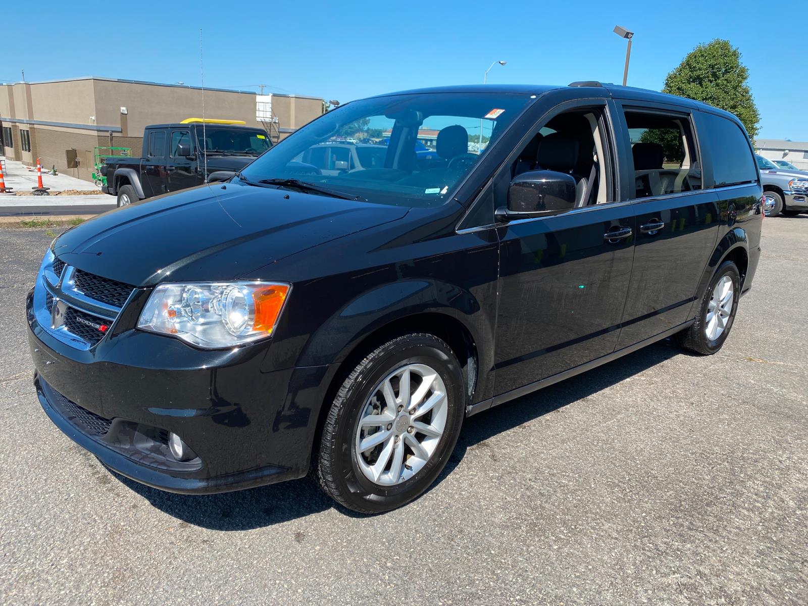 Pre Owned 2019 Dodge Grand Caravan Sxt Front Wheel Drive Passenger Van